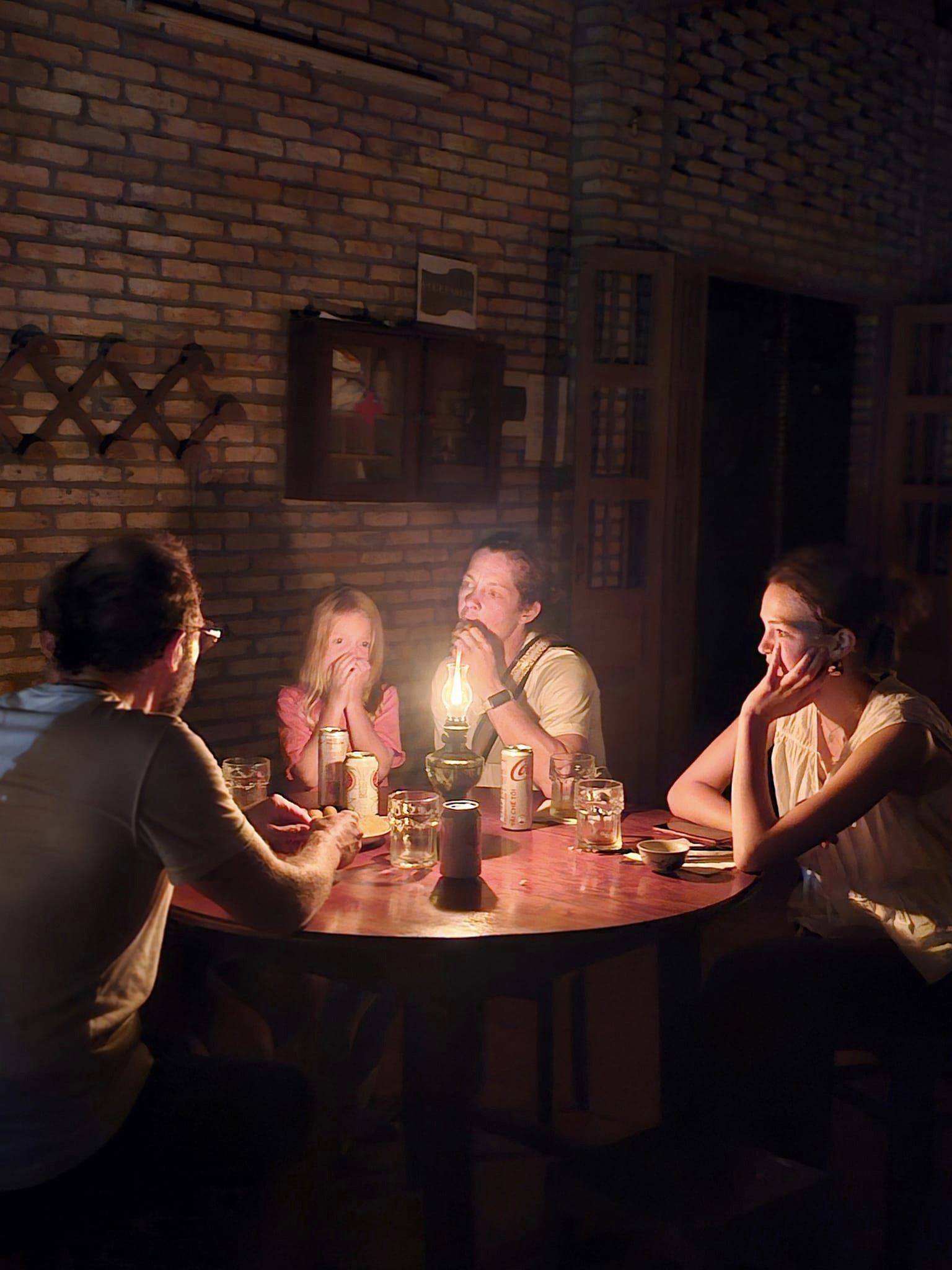 Cây đèn dầu - biểu tượng một thời hồn quê Việt